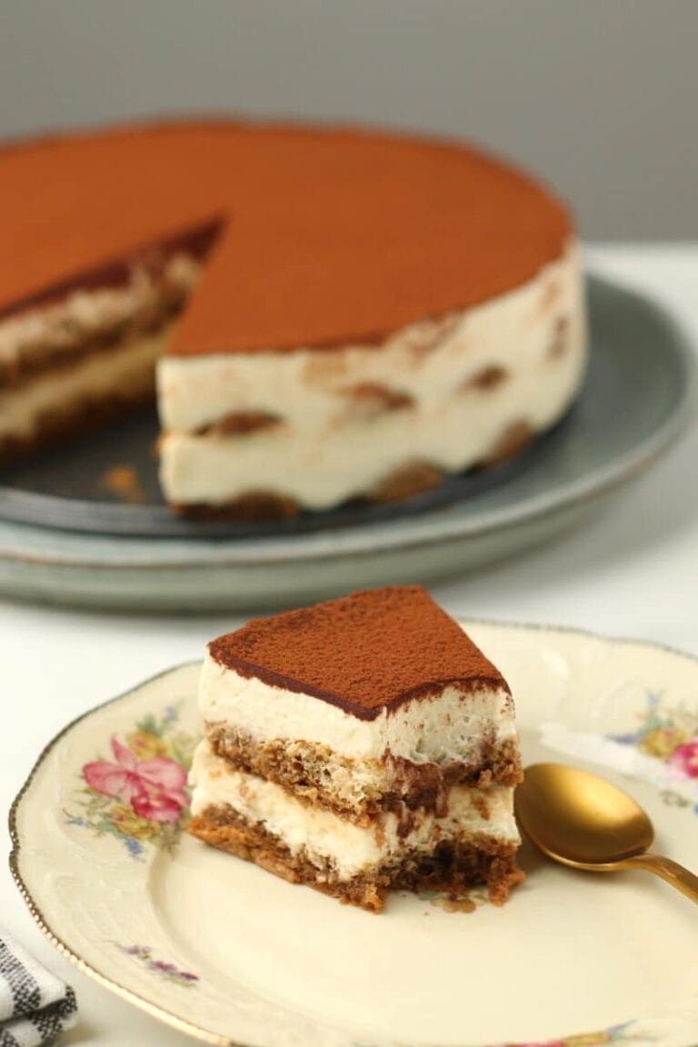Tiramisu Cake - How to make an Easy Tiramisu in 10 minutes | Fuzz and Buzz